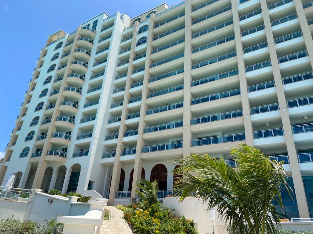 The CLIFF BEACHFRONT & LUXURY MODERN CONDO, Cupecoy St Maarten