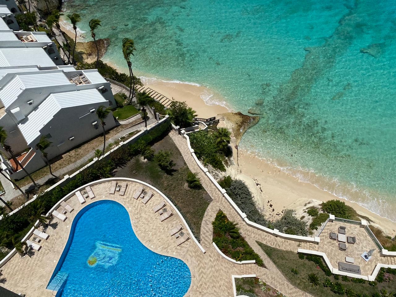 The CLIFF BEACHFRONT & LUXURY MODERN CONDO, Cupecoy St Maarten