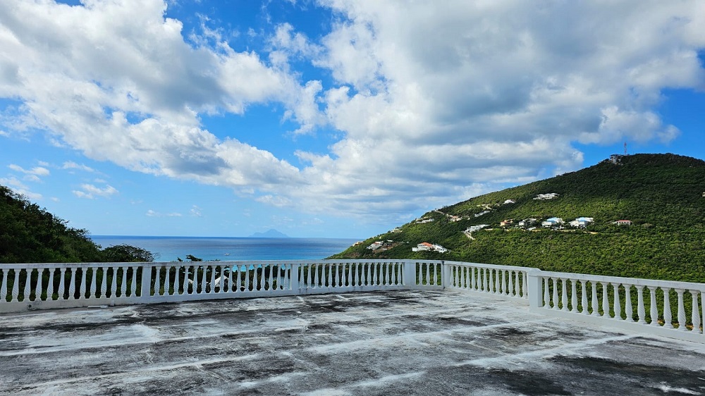 Commercial Sale: Cay Hill Apartment Building St Maarten
