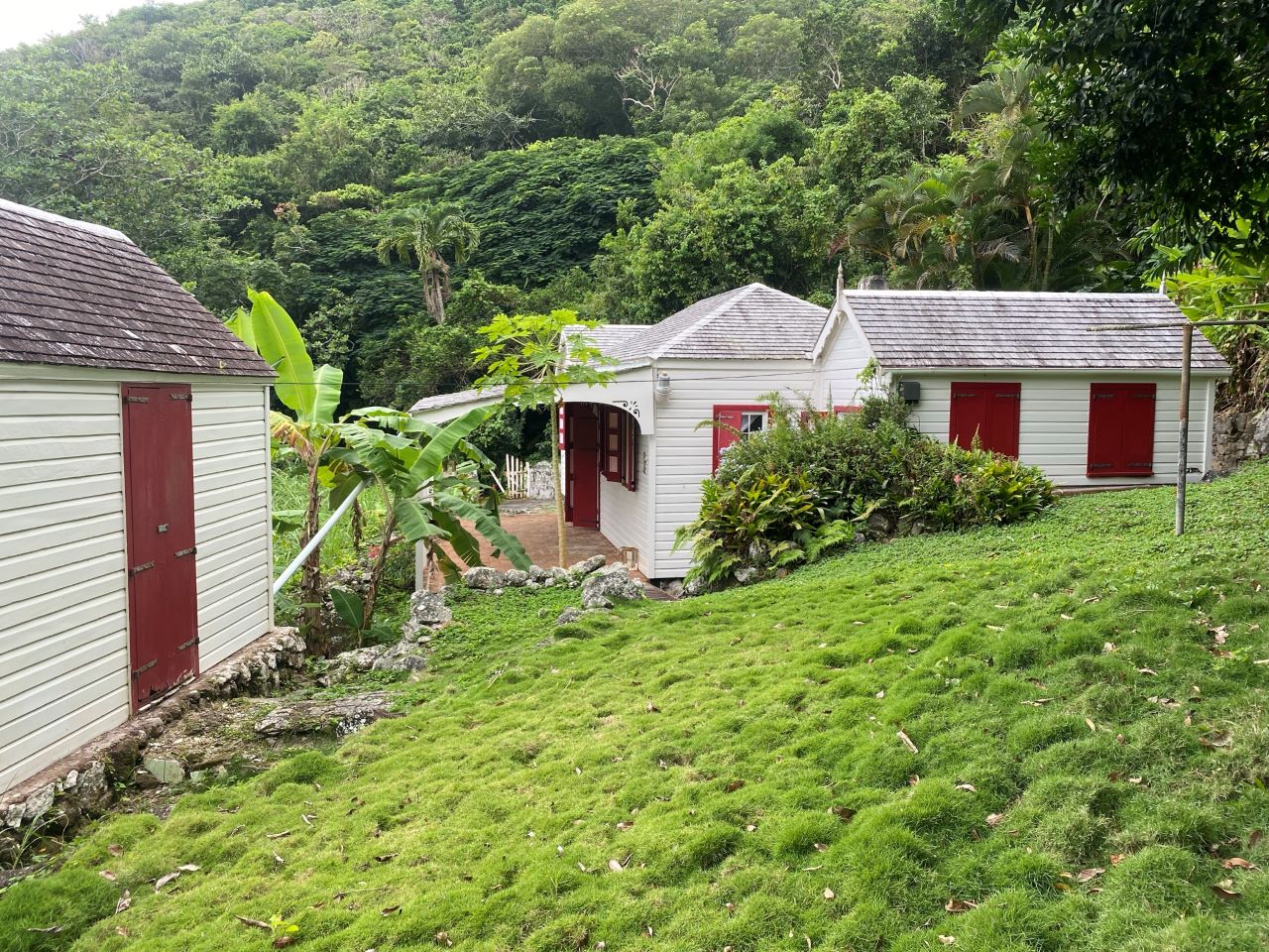 Saba Island Villa: Charming House on the Path for Sale, Tranquil Retreat